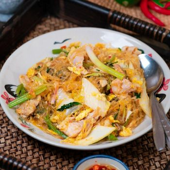 NR618 Stir-Fry Thai Vermicelli w/Seafood & Vege (Pad Suki Haang Talay ...